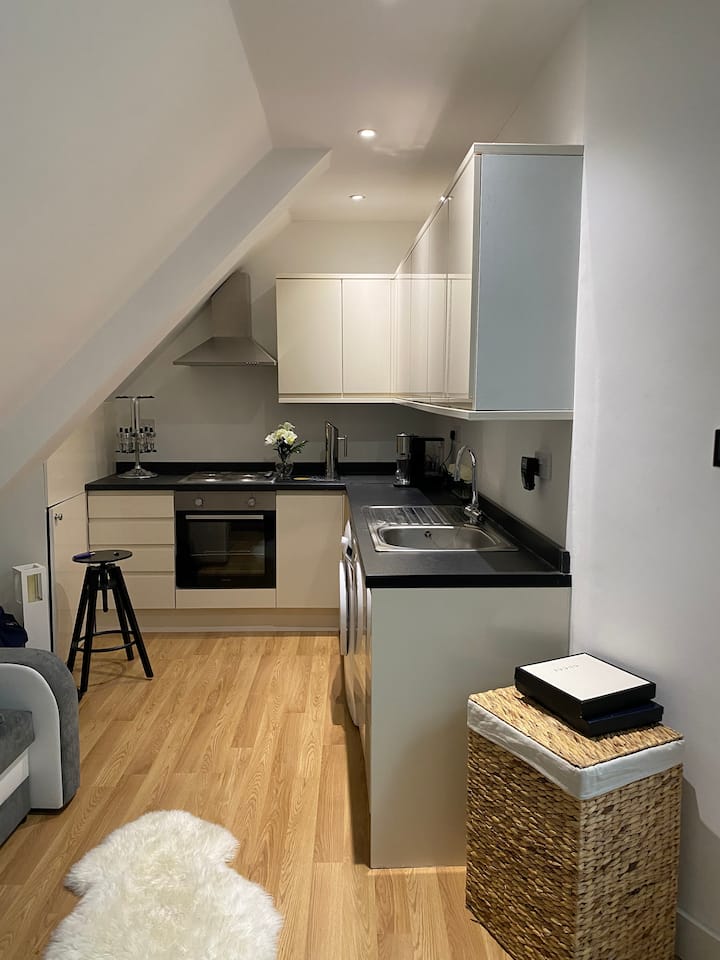 Modern Contemporary Luxury Small Medium Sized - Dunstable