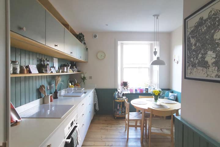 Central Cosy 2 Bed Maisonette - 