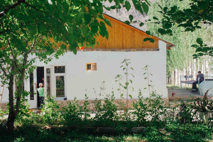 Lalmo Homestay - Babushka, Bed & Breakfast - Tayikistán