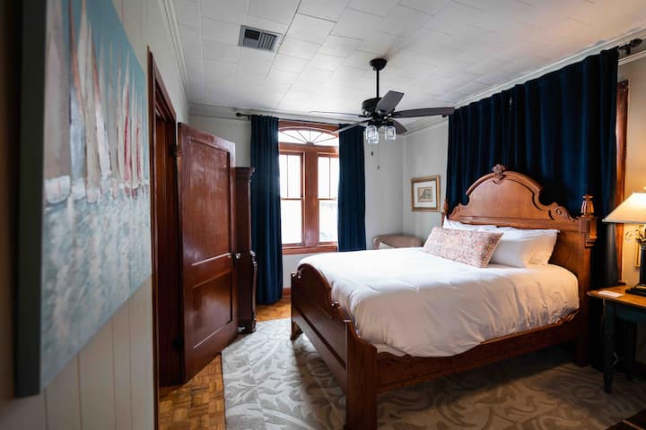 Evangeline Main House - 라피엣