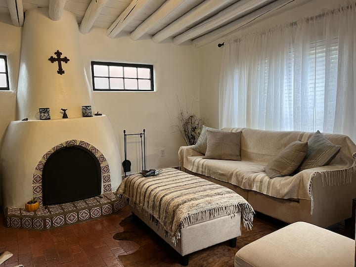 Casa Del Geico. Home Full Of Life With Fireplace . - Santa Fe