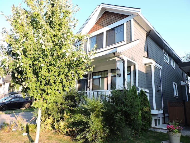Cozy And Homey 2 Br Suite - Surrey