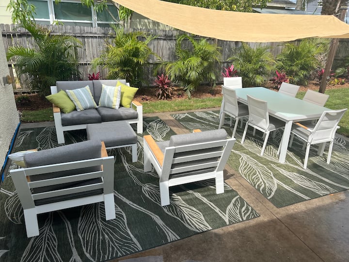 Whispering Palms, Peaceful St Petersburg Bungalow! - Saint Petersburg, FL