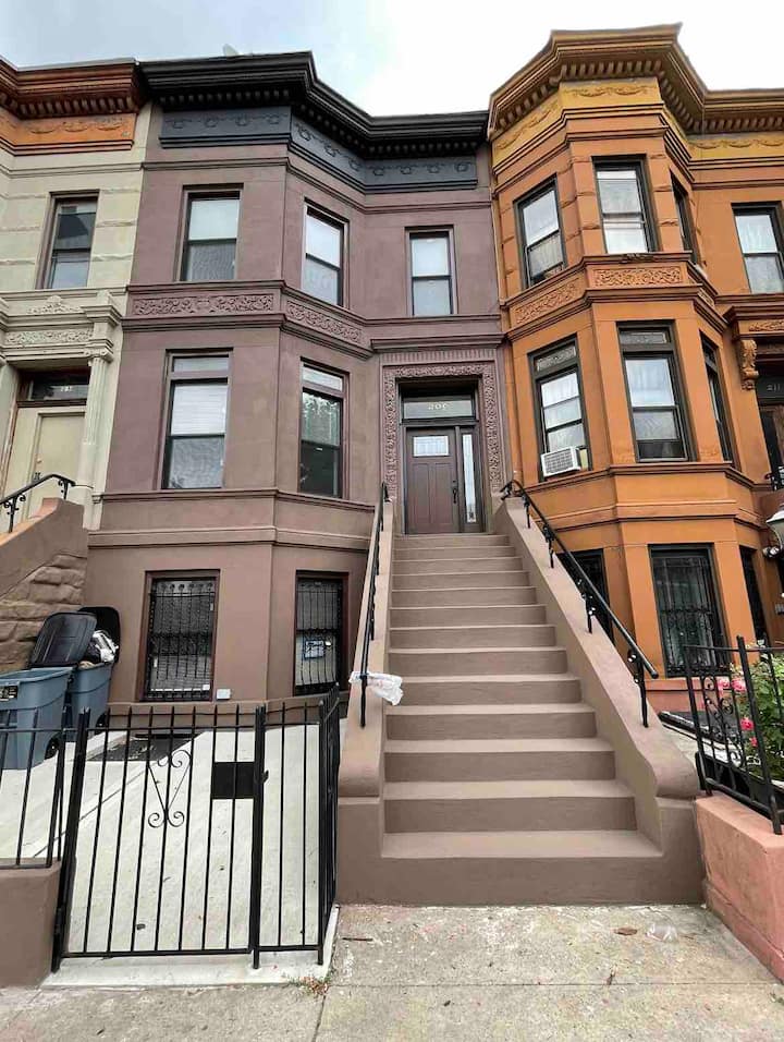 Lovely Spacious Duplex Two Bedroom Apartment. - Brooklyn, NY