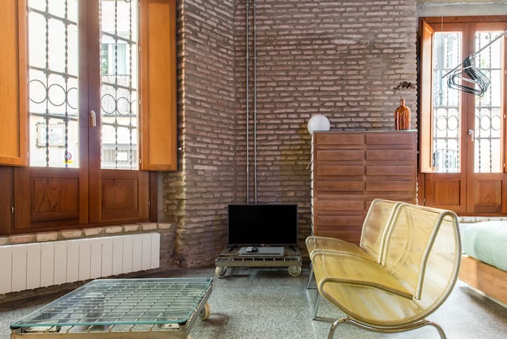 The Yellow Box: An Industrial Style Apartment - Sevilla