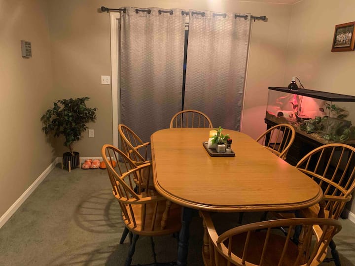 Cozy Bedroom With Access To Common Areas - Manchester, NH