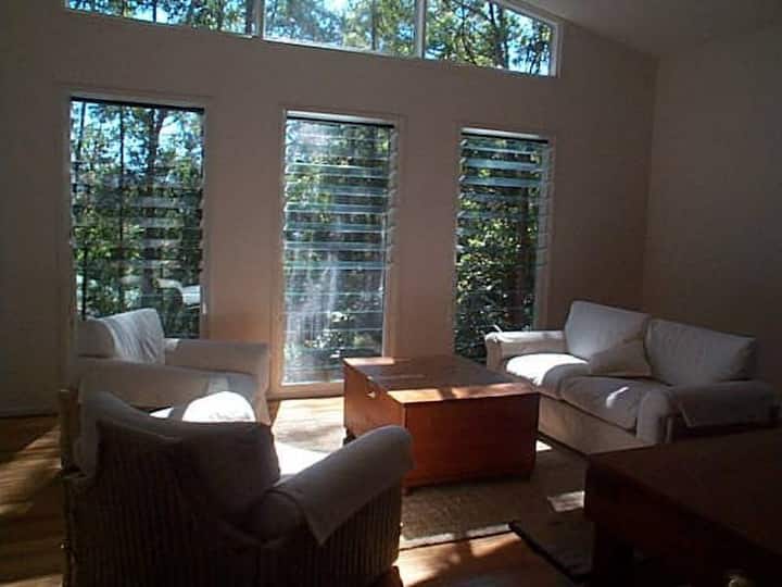 Le'shed ~ Beautiful Smiths Lake~outdoor Pet Stays - Smiths Lake