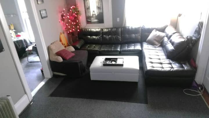 Room#4 Central Park/ Cultural Center Bedroom - Flint