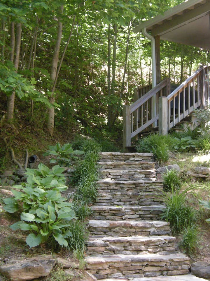 Farm Style Home On River 4 Kayaks, 6 Tubes, Slide - Cleveland, GA