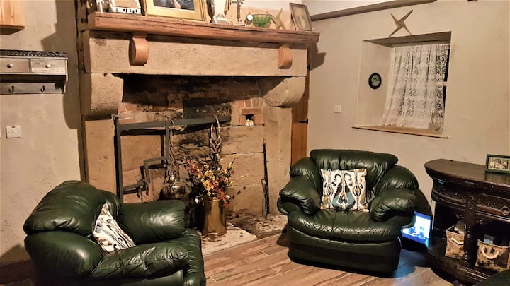 Springtown Thatched Cottage, Augher, Co. Tyrone - Fermanagh