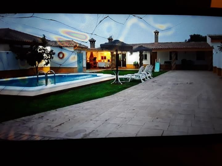Agradable Chalet Con Piscina Y Barbacoa - San Fernando, Spain