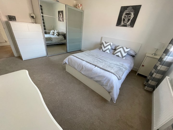 Stylish Brand New Detached 4 Bed - Leeds