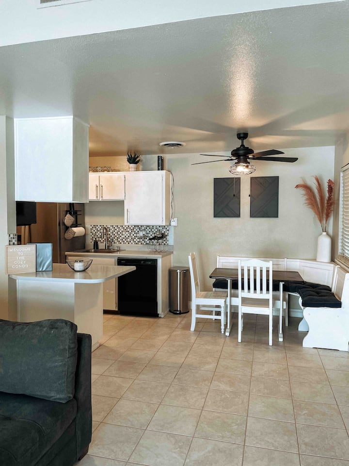 Cozy Condo Centrally Located Near Hospital & Food - Modesto, CA