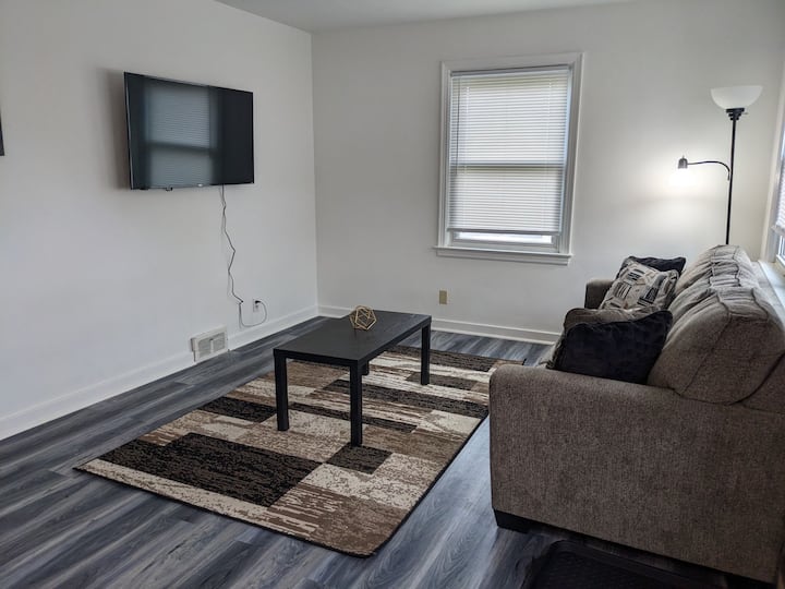 Charming Home In Central Peoria - Peoria, IL