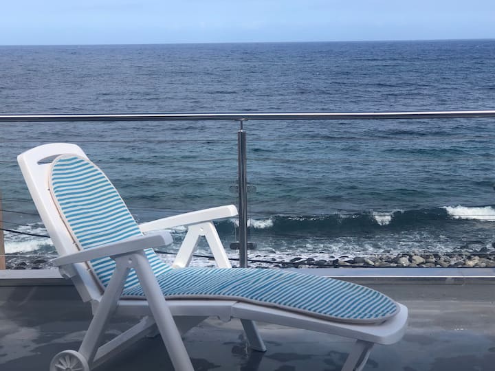 Tome El Sol Mientras Descansa Junto Al Mar - Tenerife