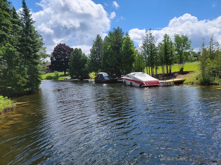 Hidden Gem On Burkhorn Lake - Kawartha Lakes