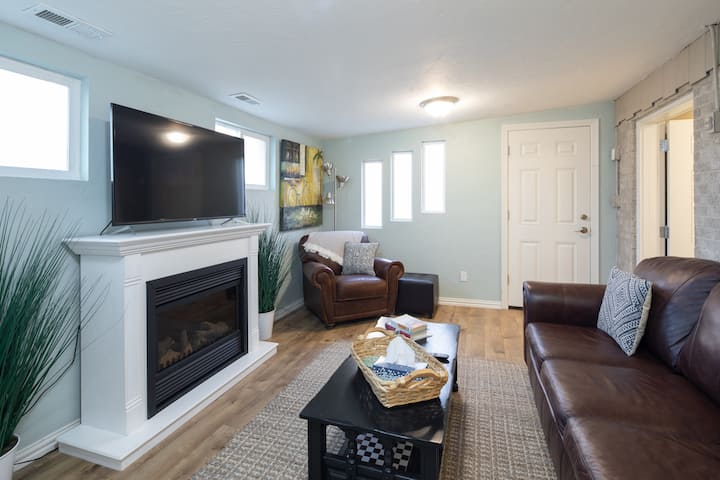 Cozy, Garden Cottage W/ Private Backyard - Littleton, CO