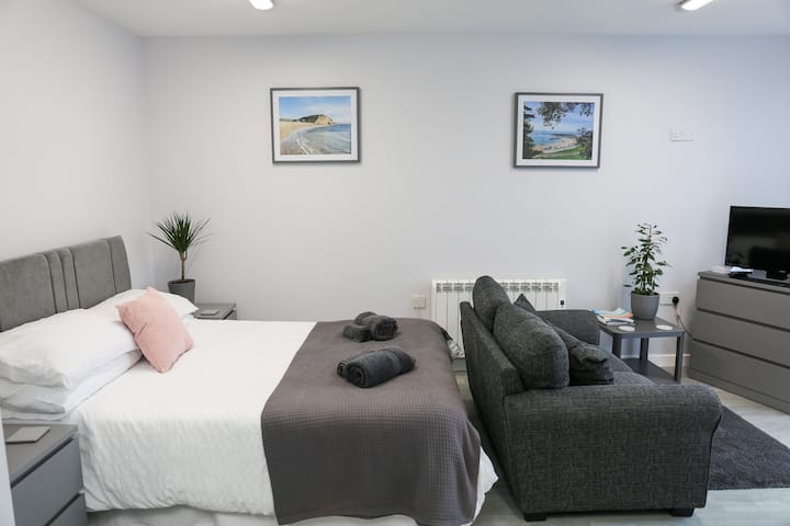 Welcome To The Annex: Your Holiday Home From Home - Bridport