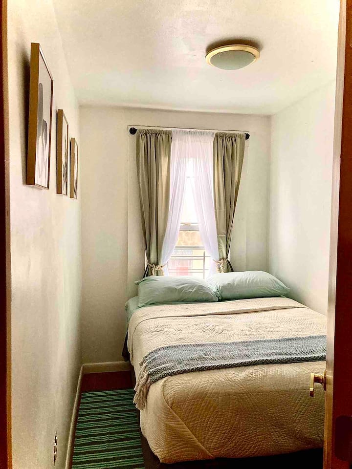 Beautiful Brooklyn 2 Bedroom Space - Queens, NY