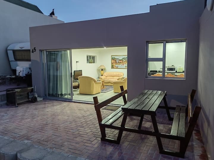 45 On Diaz Self Catering With Parking. - Mossel Bay