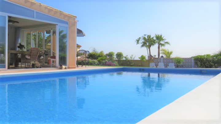 Estepona East Family Villa Hibiscus - 埃斯特波納