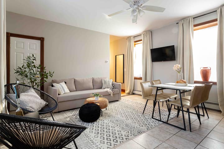 Spacious Stay Downtown New Haven - New Haven, CT