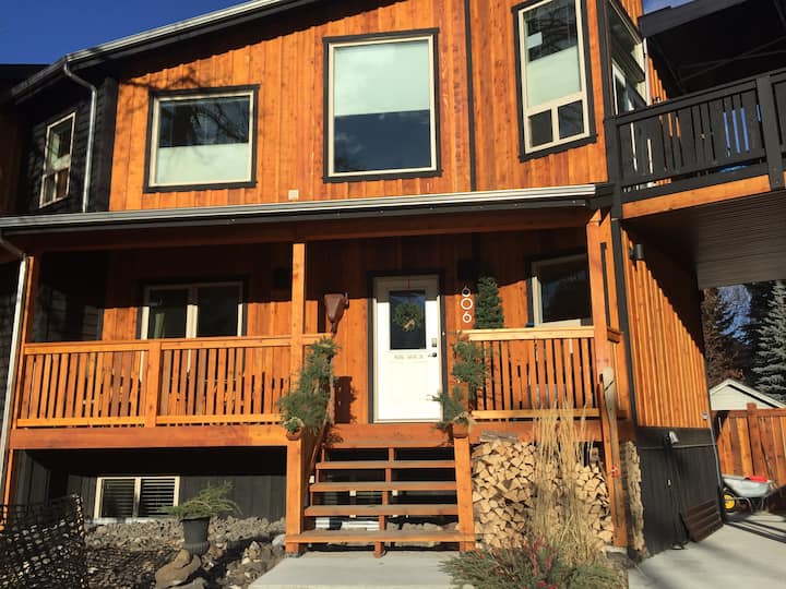 Spacious One Bedroom Two Level Banff Townhouse - Banff, AB, Canada