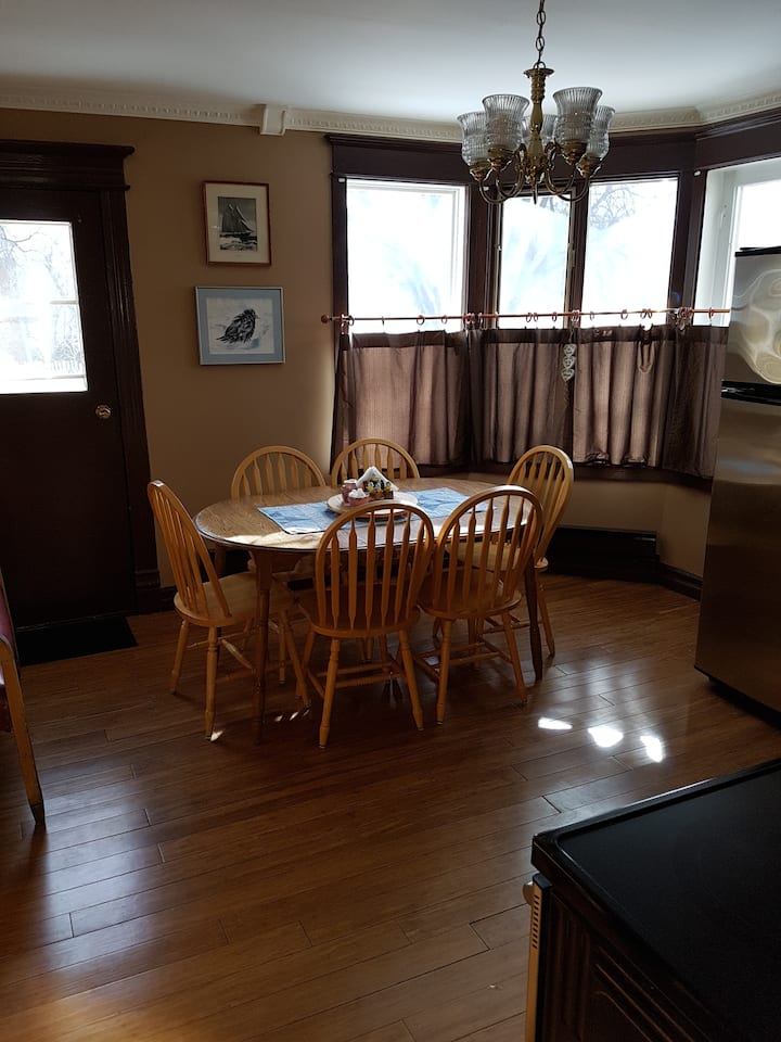 Upstrloftheritagehsewhyteave/uofa/strath/crosscanc - Edmonton