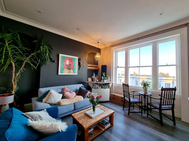 "Ocean View" Stylish City Centre Apartment - 3 Bed - Brighton