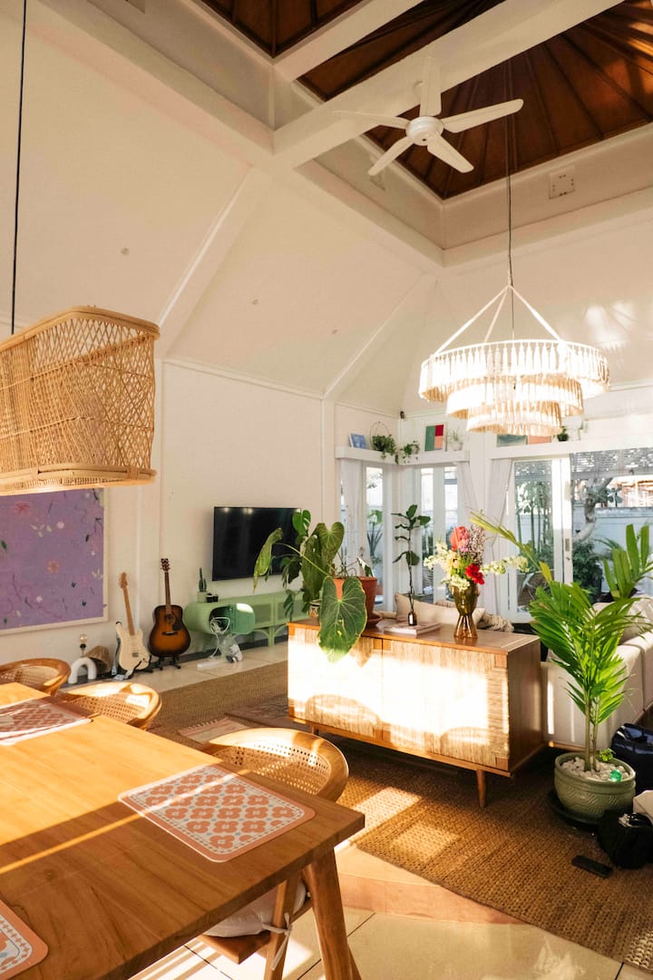 Modern Colorful Villa By A Paddy Field - Canggu