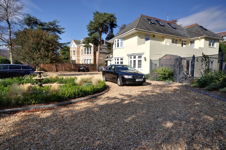 The Coach House Apt 1. 5mins To Beach & Town - Sandbanks