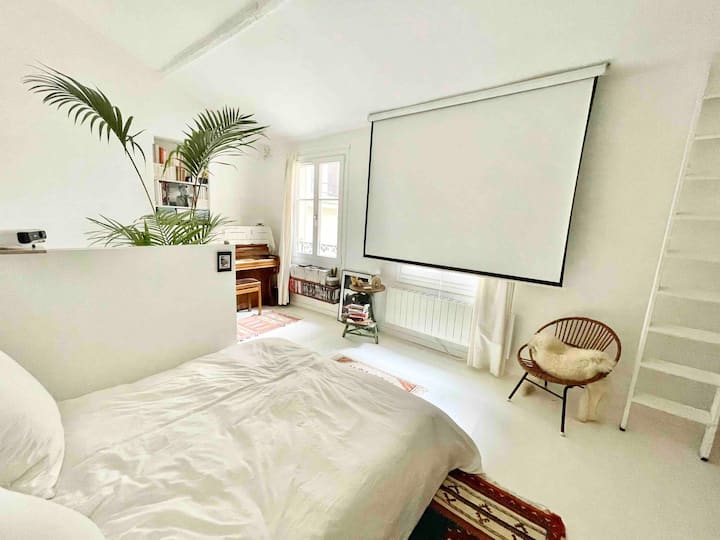 Petite Maison De Charme En Plein Paris - Paris