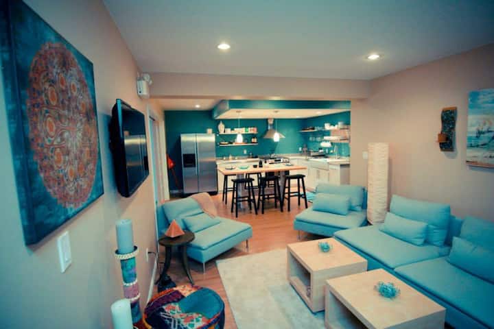Location Location  New Downtown Modern  Apt - Thunder Bay