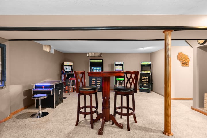 Game Night - Appleton, WI