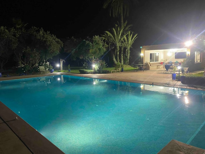 Villa Avec Une Grande Piscine Et Jardin - Marrakech