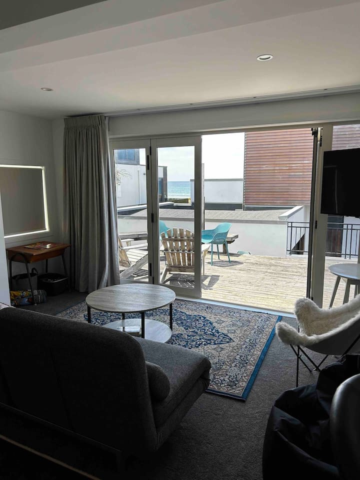 Prime Beachside Location - Moana