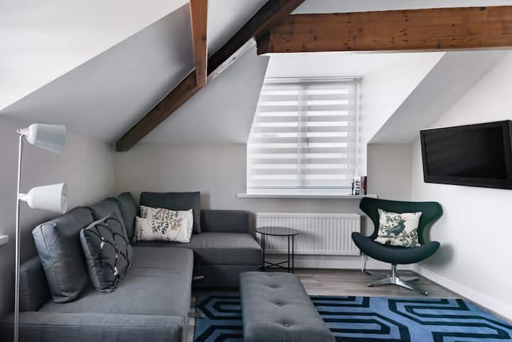 Take Breezy Beachfront Walks At A Chic Town Centre Abode - Blackpool