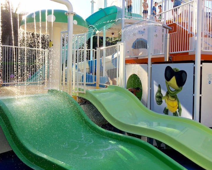 Kid Friendly Resort: Water Park/tennis/walk2beach - Gold Coast