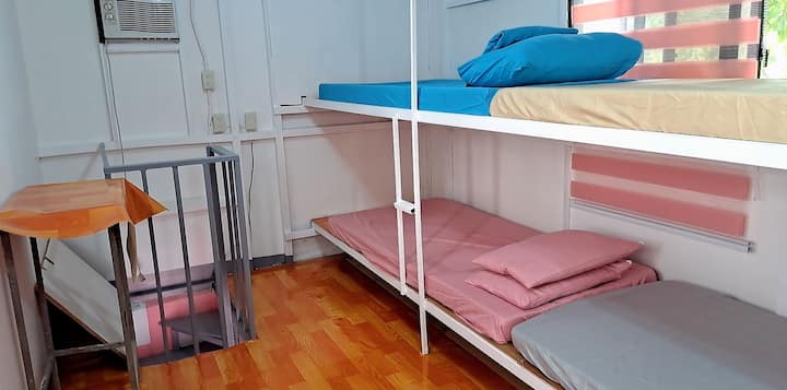 Newtiny 2 Storey Beach House 8beds & Near Lascasas - Bagac