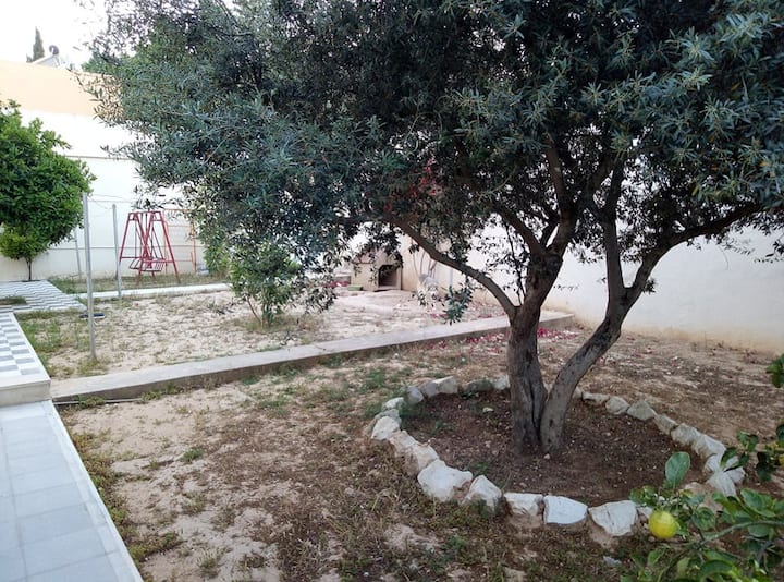 Grande Maison Avec Jardin à El Menzah - Tunis