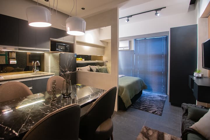 Cozy Interior Designed Unit In Bgc + Netflix - Taguig