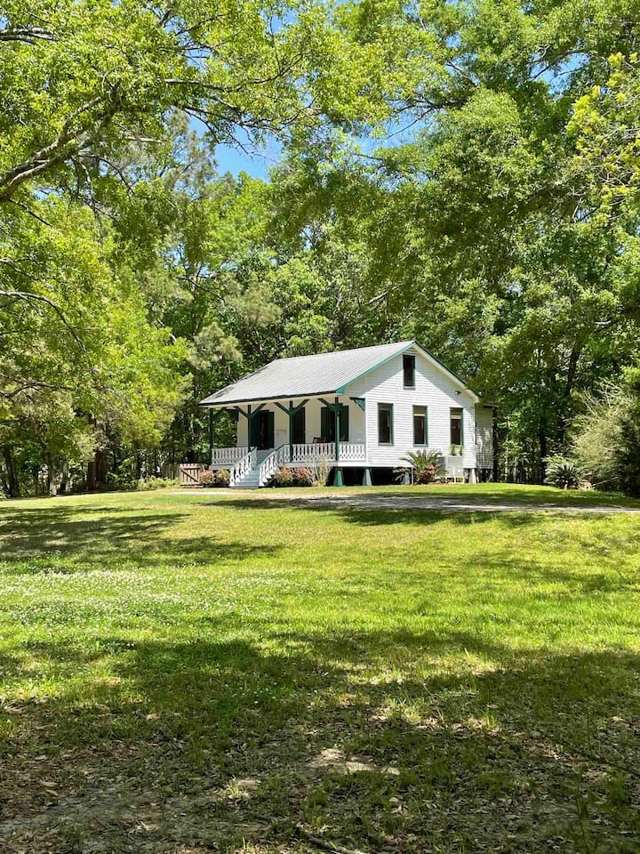 The Riverhouse  Historic Home On Vermilion River - Lake Peigneur, LA