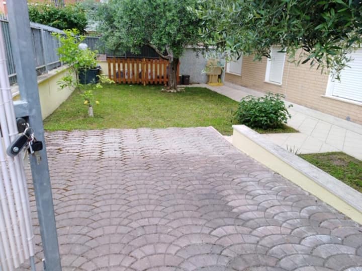 App. Con Ing. Indipendente, Giardino, 30 Mt Mare. - Terracina