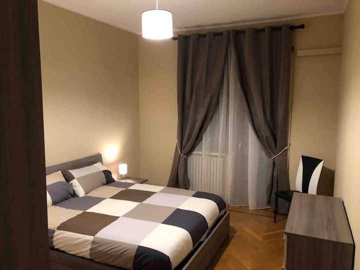 Stanza C In Casa Gianduia Davanti Al Grattacielo - Turín