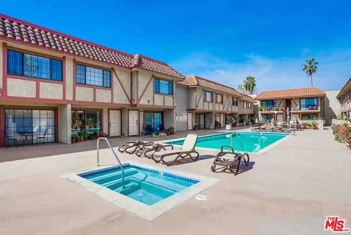 Casa Rosas In The Heart Of Noho Arts District - Burbank, CA