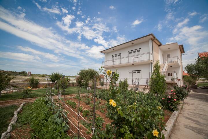 Spacious Apartment, Vedri 2+2 - Šibenik