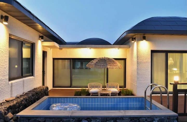 [아늑] 사계절온수 자쿠지 L 수영장 L 독채펜션 L 닭머르1분 L 바닷가1분 - Jeju-si