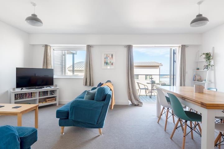 Spacious Flat, Sea Views & Private Parking, Fistra - Crantock Beach