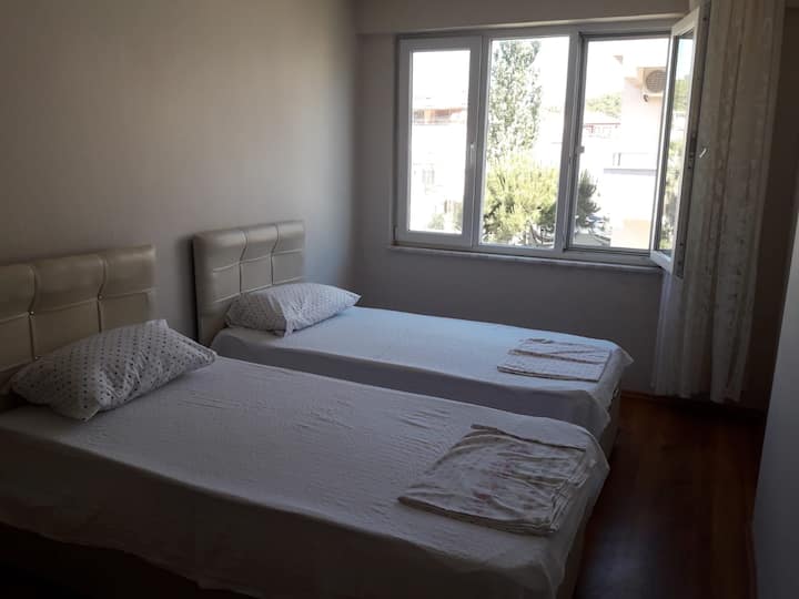Denize 100 M Sarımsaklı Plajı - Ayvalık