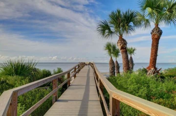 Brass Rail 319 - Premier Condo On Tybee - 2 Pools & Hot Tub - Perfect Location! - Tybee Island, GA